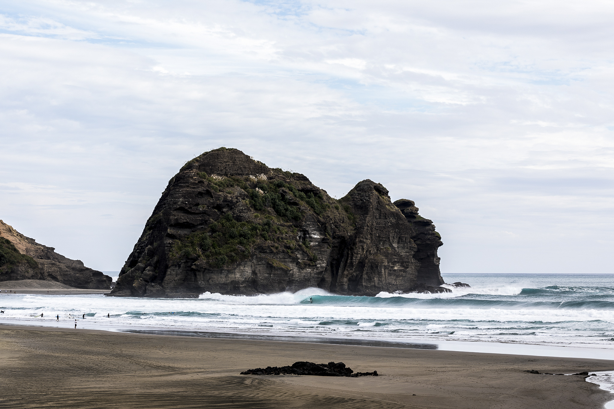 Momentum Builds For 2020 Piha Pro QS10,000 - New Zealand Surf Journal