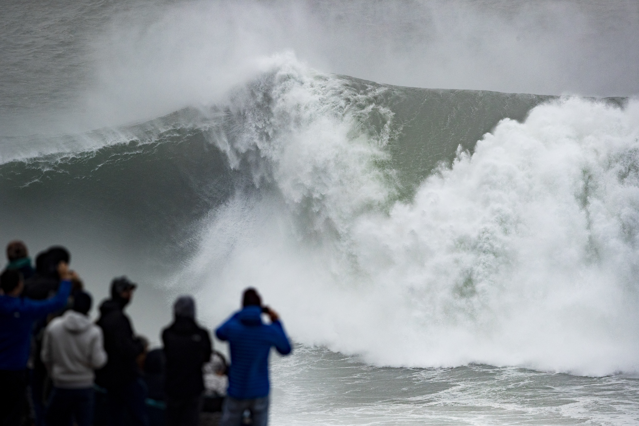 Surfer Pulled From Water Unconscious During Nazaré Tow Challenge - New ...
